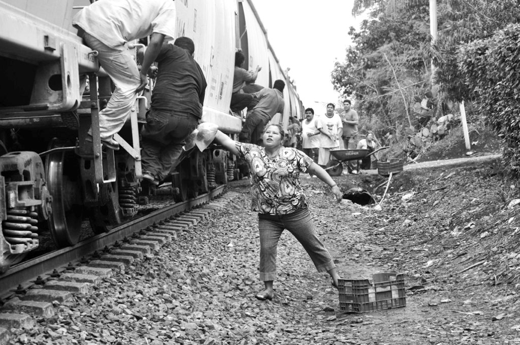 Las Patronas help Central American migrants along perilous route